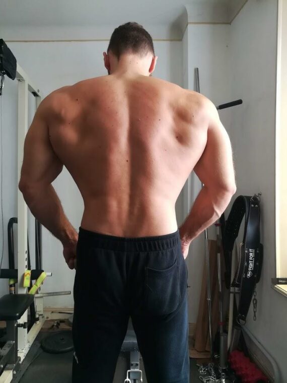 Le rowing barre pour muscler le dos - La Méthode Street